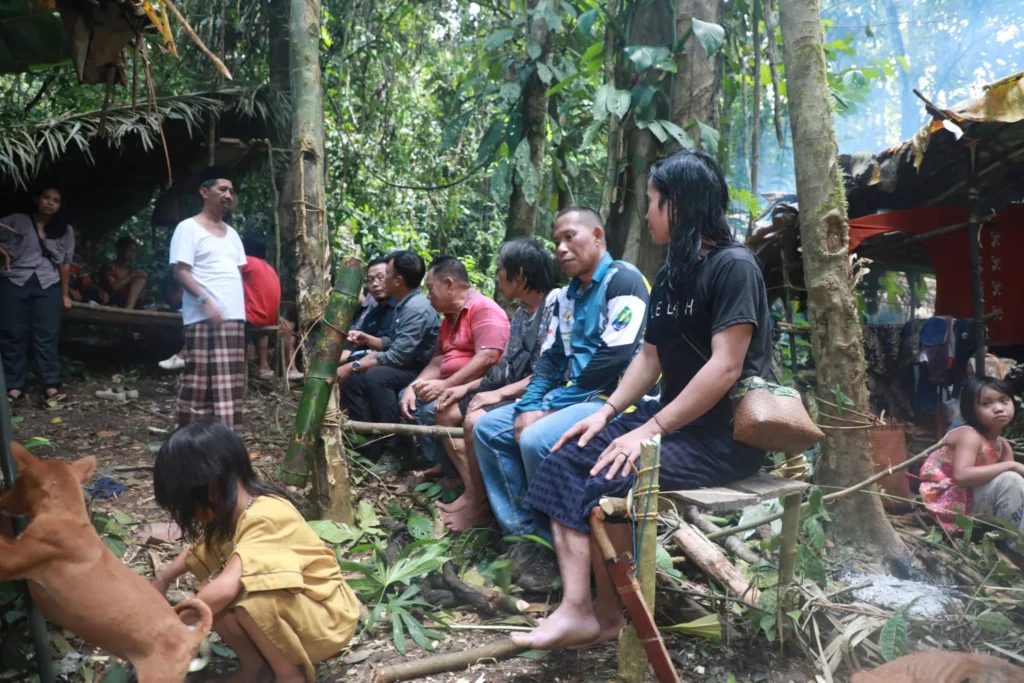 Suku Punan Batu, Suku Pedalaman Kalimantan yang Masih Berburu dan ...